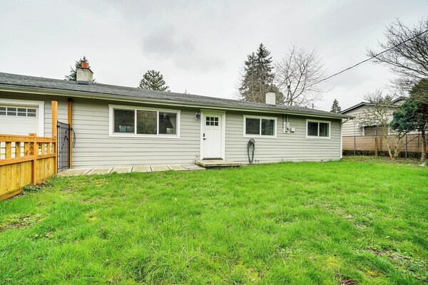 14 Mi To Dtwn Seattle: Sleek Home W/ Large Yard - Federal Way, WA