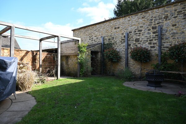 Cute Cottage On The Edge Of The Cotswolds And Close To Everything - Buckinghamshire