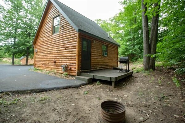 Cabin 2333 - Secluded Log Cabin Within Private Resort - Gaylord, MI