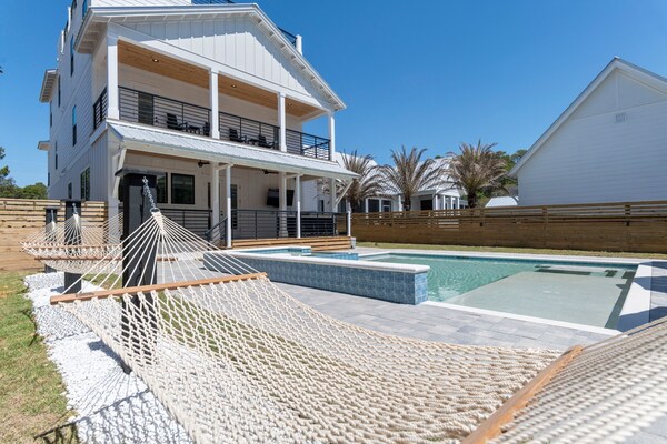 Modern Coastal Retreat | 9-minute Walk To Beach | Private Pool & Spa - Seaside, FL