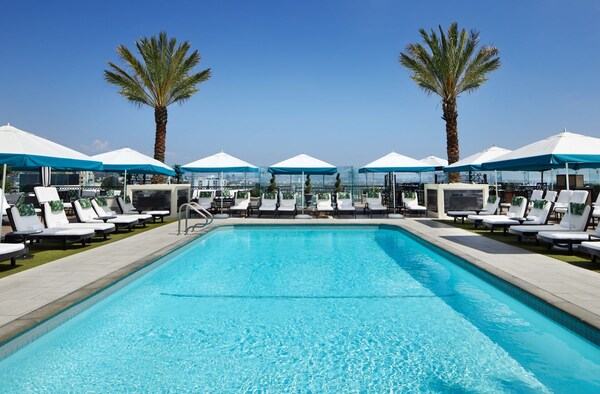Gate Two Bedroom Suite At The London West Hollywood, Rooftop Pool, Parking - West Hollywood, CA