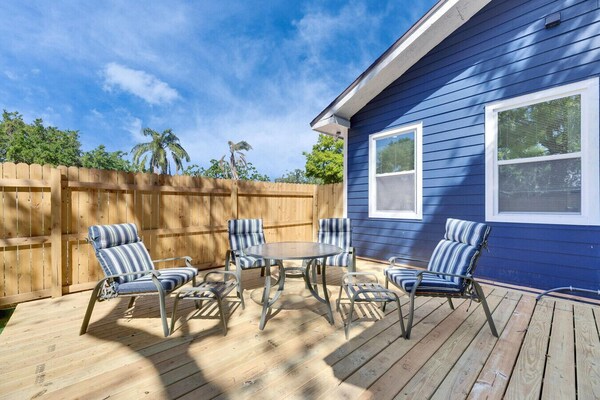 5 Min To Downtown Tampa- Friendly W/ Fenced Yard - Tampa, FL