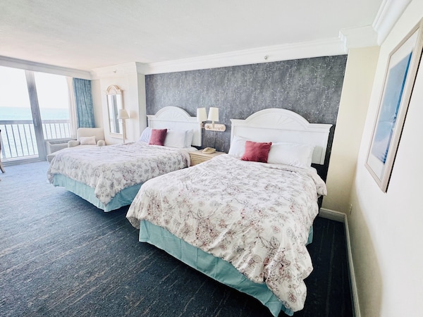 Ocean Front Studio With Amazing Views! - Ormond Beach, FL