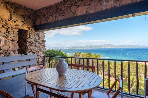 Apartment 'Casa Vacanze Ribes' With Sea View, Shared Pool And Private Terrace - Ólbia