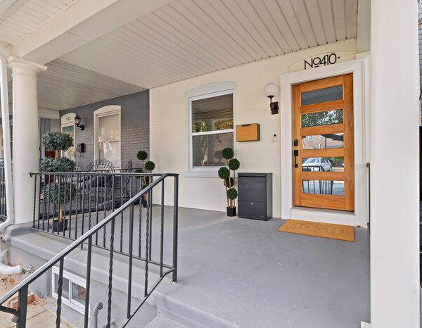 4-bedroom 3.5 Bathrooms Townhome Located Downtown Wilmington, De  With W/d! - Wilmington, DE