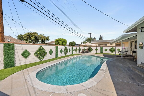 8 Mins To Disney! Ranch Home W/ Pool- King Bed! Sleep 10 - Anaheim
