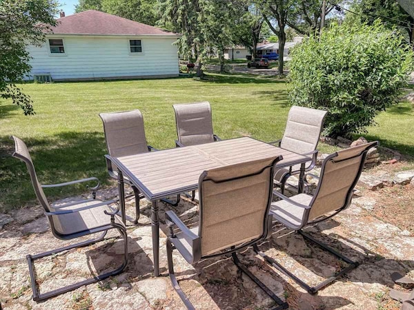 Close To Lambeau | 4br | Sleeps 8 | Dog-friendly - Green Bay, WI