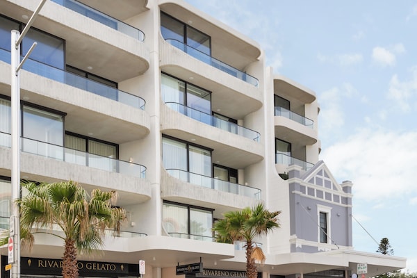 Coastal Elegance With Bondi Beach Views - Manly