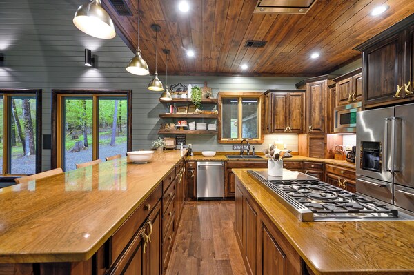Riverfront Cabin, Bunkhouse & Saloon-160 Acres/atv Trails!kayaks Provided! - Oklahoma