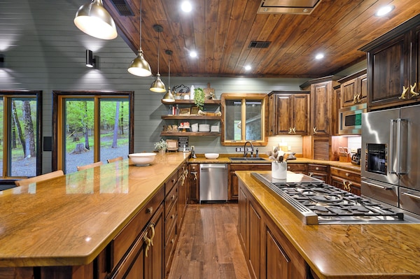 Riverfront Cabin, Bunkhouse & Saloon-160 Acres/atv Trails!kayaks Provided! - Oklahoma