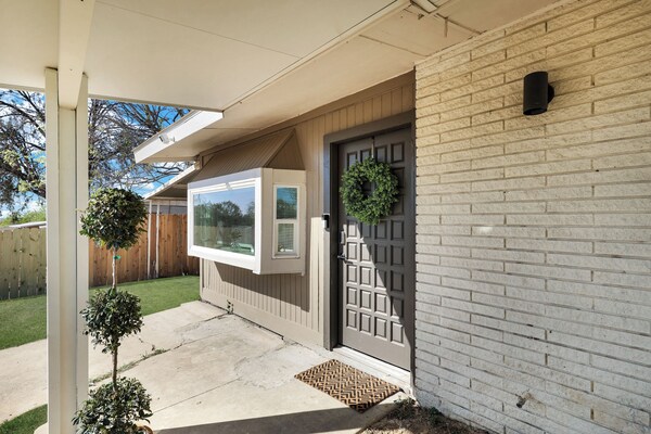 Vinyl Studio Bmt - Dove Creek – San Antonio