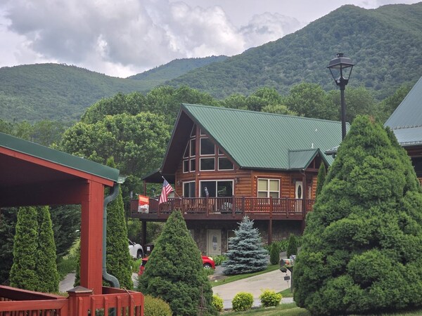 Blue Ridge Lodge Maggie Valley Mountain View Private Sauna Room And Hot Tub - Maggie Valley, NC