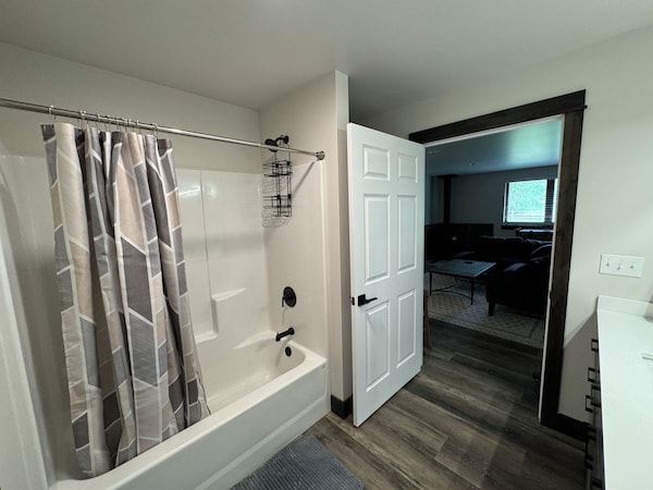 Big Hole River Bungalow - Suite 1 - Divide, Mt - Butte, MT