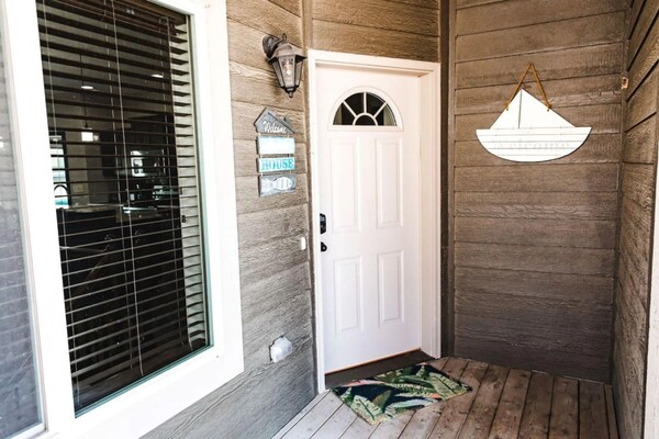 The Shore Thing- Family-friendly Retreat 4br Cabin W/ Bridges Bay Waterpark Pass - Iowa