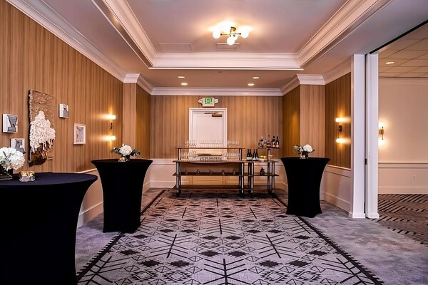 Rare Find! Three Spacious Units, Pet-friendly Property! Near Portland Art Museum - Oregon