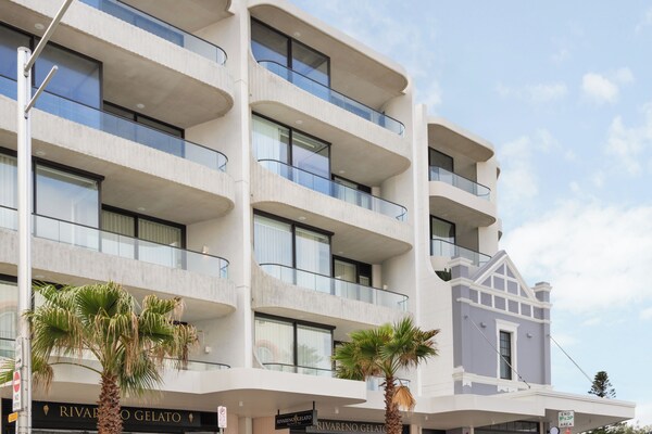 Spacious Coastal Retreat - Bondi Beach
