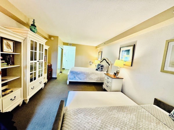 Ocean Front Well Furnished 1-bedroom Condo With Great View! - Ormond Beach, FL