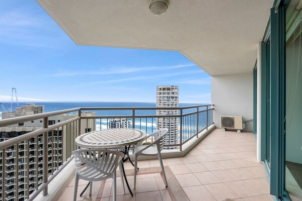 Palm View Getaway With Ocean Views - Mantra - Surfers Paradise