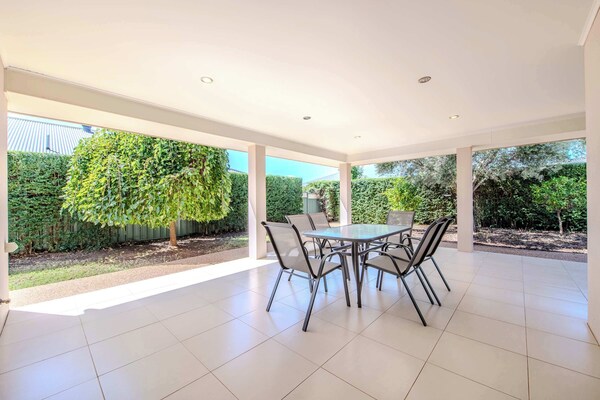 Loch Lomond - Spacious Living, Close To Zoo & Golf - Dubbo