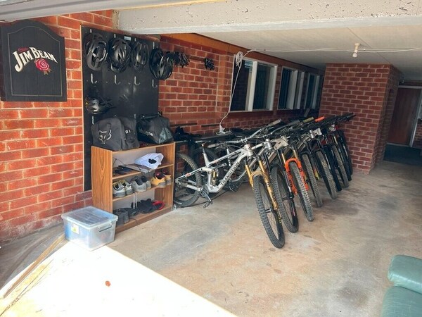 Gravity Stayz - 5min Ride To The Mogo Trails And Beautiful Beaches - Long Beach