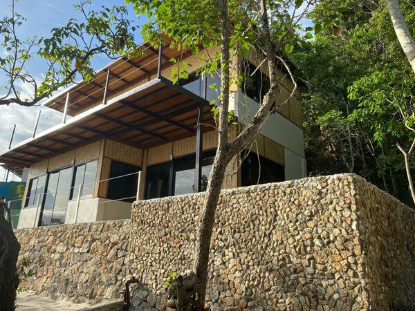 3 Bedroom Beach House With Pool - Coron