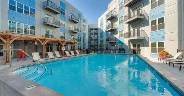 Cozysuites - Penrose On Mass With Pool And Parking #8 - Christian Park Indianapolis