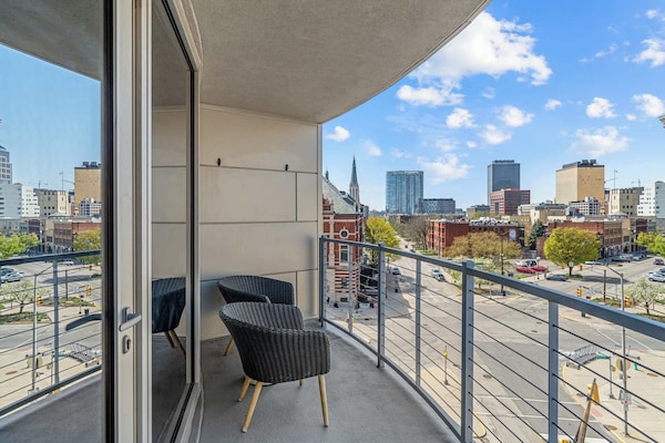 Cozysuites - Penrose On Mass With Pool & Parking #3 - Indianapolis, IN