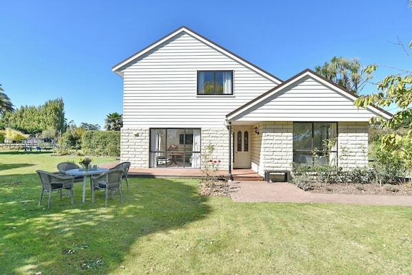Relaxing Rural Getaway  Near Kaiapoi Lakes, Room To Roam - Pegasus
