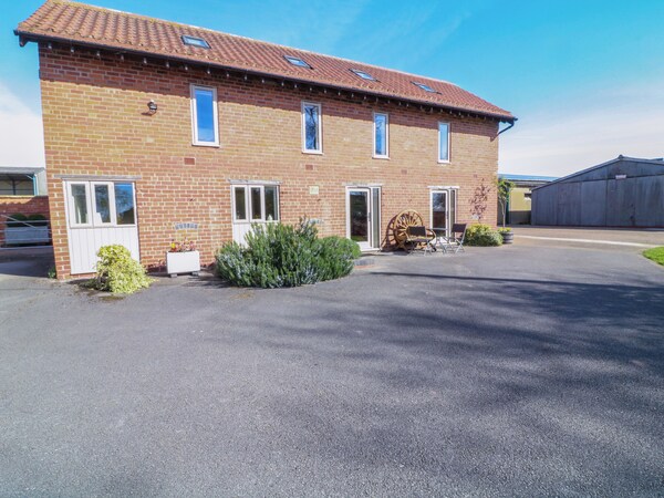 Swallow's Flight, Romantic In Askham - Retford