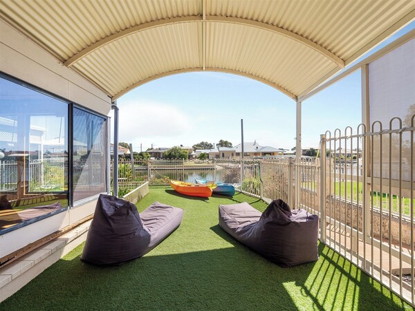 Waterfront Retreat | Private Spa & Jetty | Family & Pet-friendly Getaway - Pinjarra