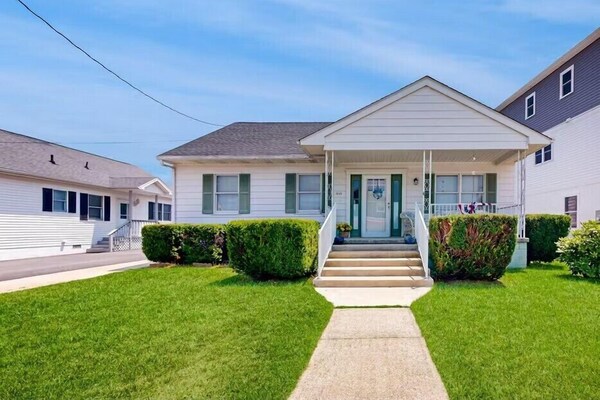 Canal-front Cottage With Dock  Boaters Retreat Near Fenwick Island - Delaware