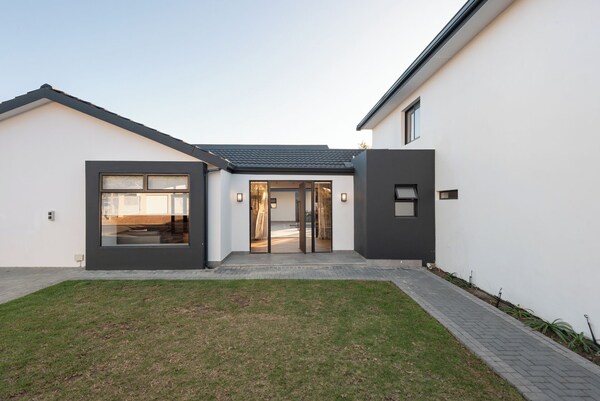 Spacious 5-bedroom Family Friendly House With Wi-fi, Ac In Superb Stellenbosch - Stellenbosch