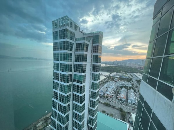 Full Seaview Duplex George Town 2r2b - Penang