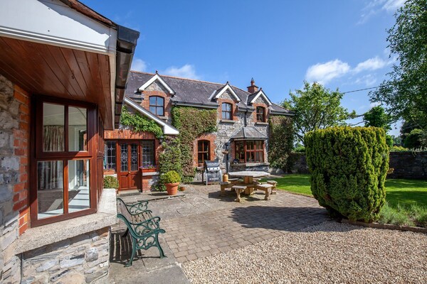 Beautiful Countryside Home Just Outside Dublin City With Hot Tub - County Meath