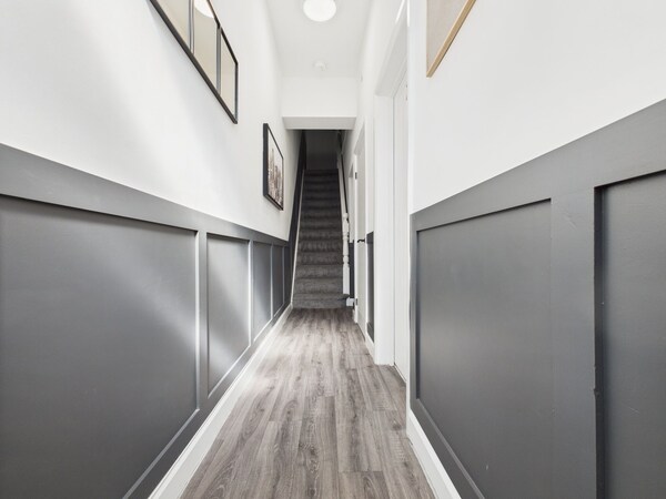 Montrose, 6 Bedroom Modern House - Darlington