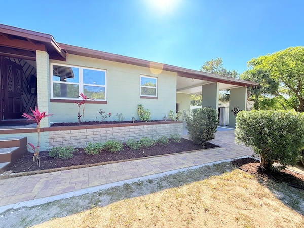 Spacious Modern, King Bed, Game Room & More - Altamonte Springs, FL