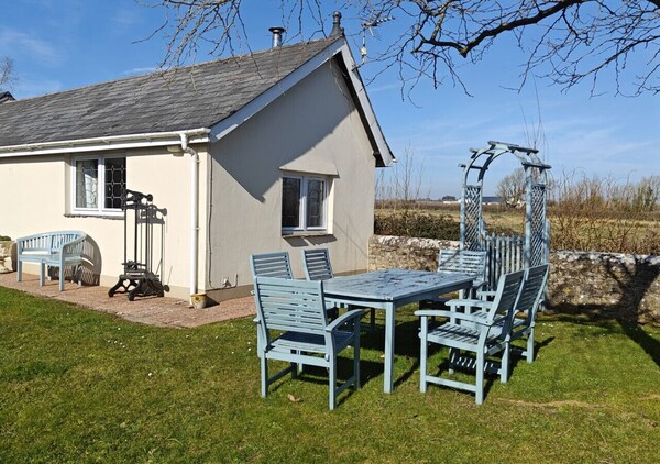 Lougher-moor - Three Bedroom House, Sleeps 5 - Ogmore By Sea Beach
