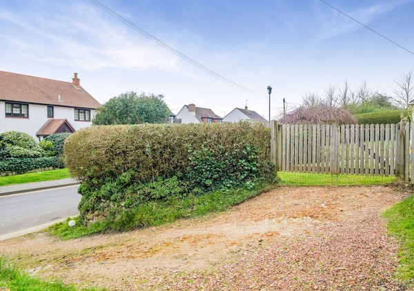 Chearsley Cottage - Two Bedroom House, Sleeps 4 - Isle of Wight