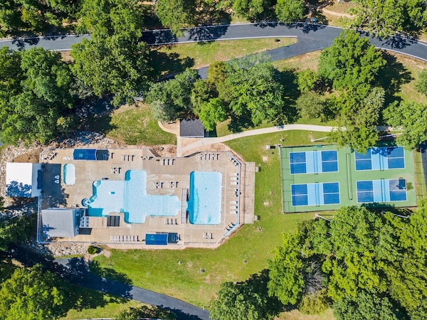 Expansive Lake Access Condo In Kimberling City-free Attraction Tickets-ozarks Views - Table Rock Lake