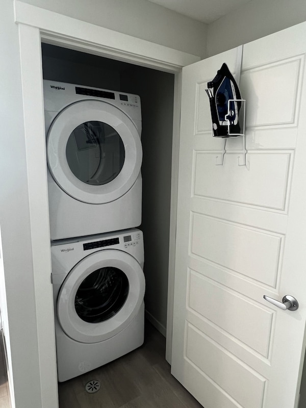 The Oasis -Enchanting 1 Bedroom Suite Apartment In Calgary, Close To The Airport - Airdrie