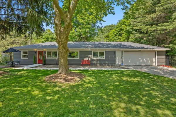 The Pines-pets,across From Ivy Center Ec, Town! - Holland, MI
