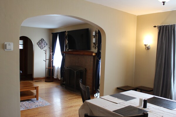 Charming Modern Retreat Near Downtown Jeffersonville & Bob Hedge Park - Murray Hill, KY
