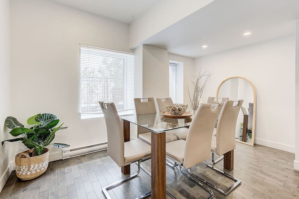 Calme Appartement Plateau Mont-royal , Parking - Laval