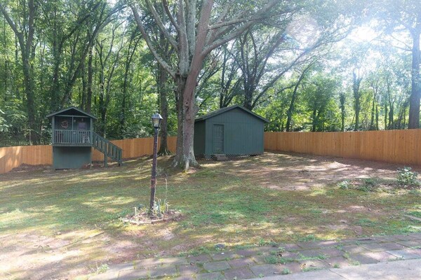 Fenced In|10 Min To Dt|sleeps 14|walk In Shower - Greer, SC