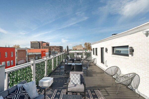 Zen 2bdr Apt With Rooftop Terrace -Plaza St-hubert - Dorval