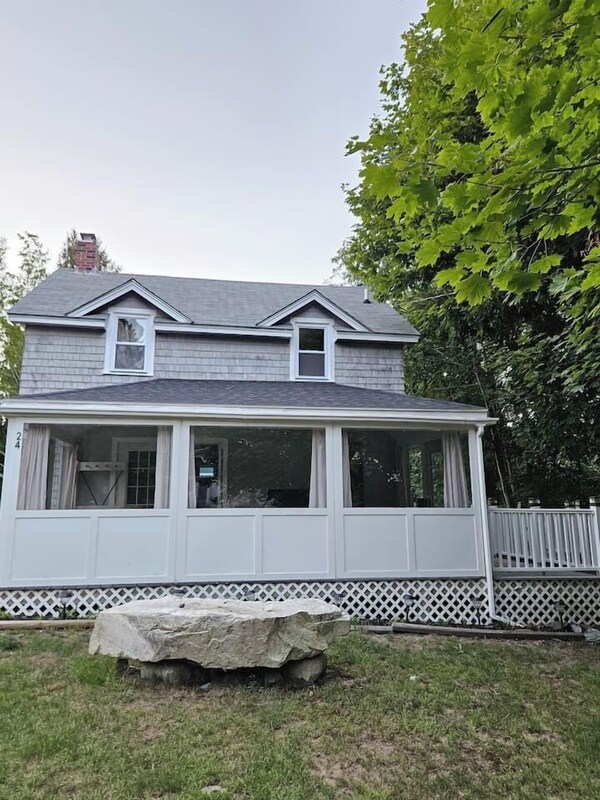 Southwest Harbor Sleeps 17 - Bar Harbor, ME