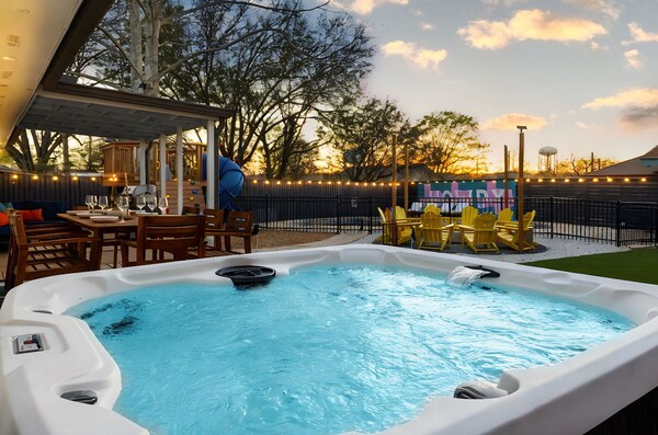 Pool-hottub-firepit-themedgamerm-puttputt-customkidsplayground - San Antonio