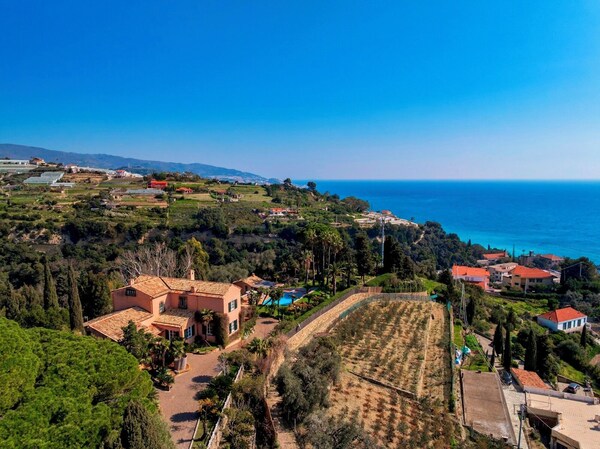 Villa La Cicaliera 10, Emma Villas - Taggia