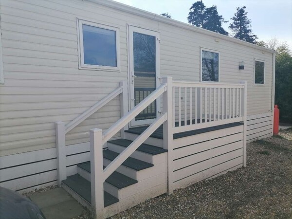 Woodmans - 3 Bedrooms With Decking Sleeps 4 - Hastings