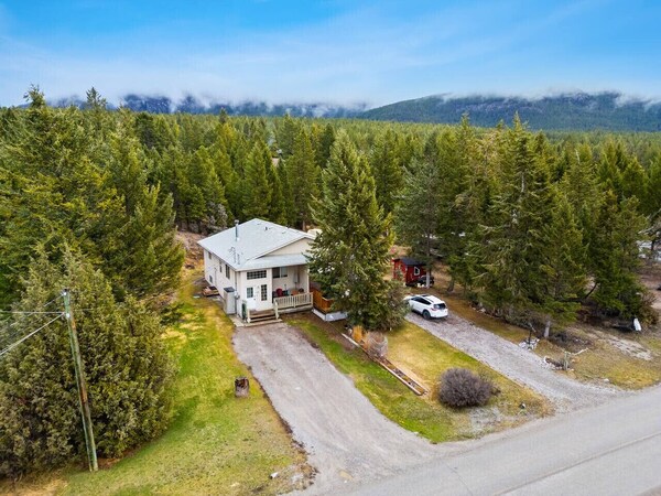 Olive & Onyx | Fire Pit | Pet-friendly | Central - Invermere